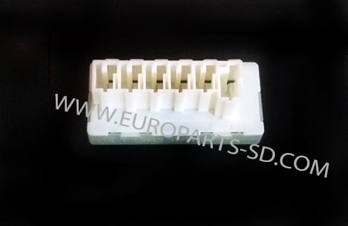 005 546 10 40 Wiring Hub / Connector - Type B